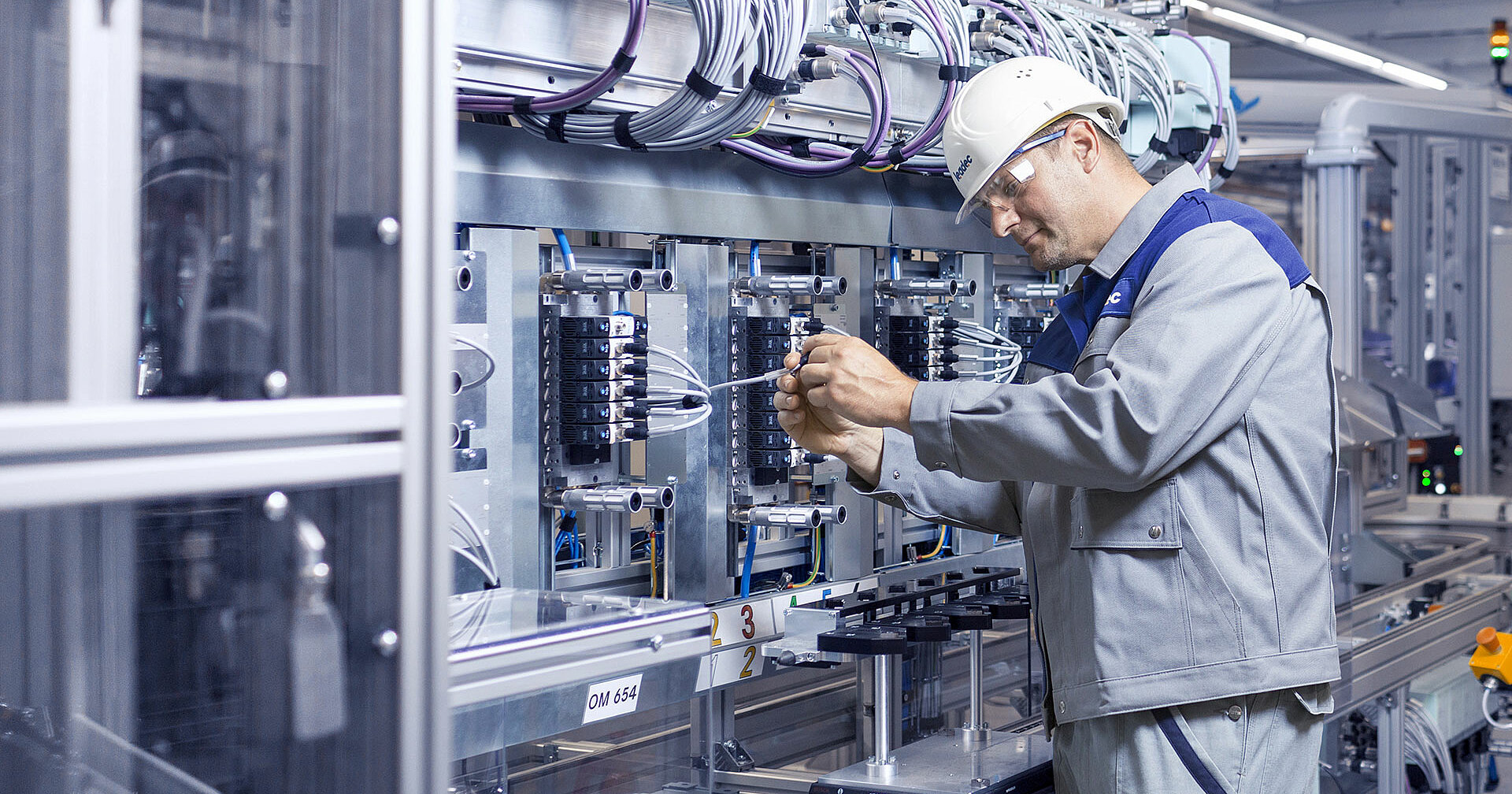 Elektrické a mechanické inštalácie | Leadec Slovakia